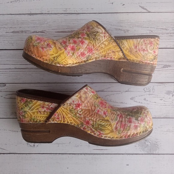Dansko | Shoes | Dansko Xp Floral Clogs Nurse Healthcare Cottagecore ...